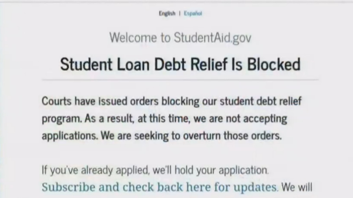 Watch CBS Evening News: Judge blocks Biden's student loan relief plan - Full show on CBS