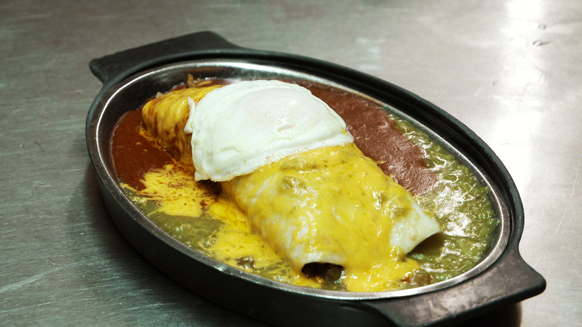 Watch Sunday Morning: Serving up red and green chiles in New Mexico ...