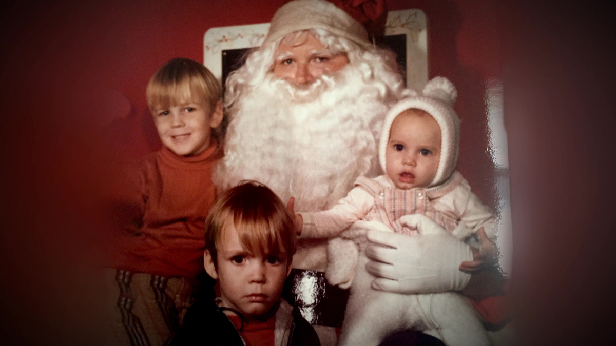 Watch Sunday Morning: Faith Salie on Santa's magic - Full show on CBS