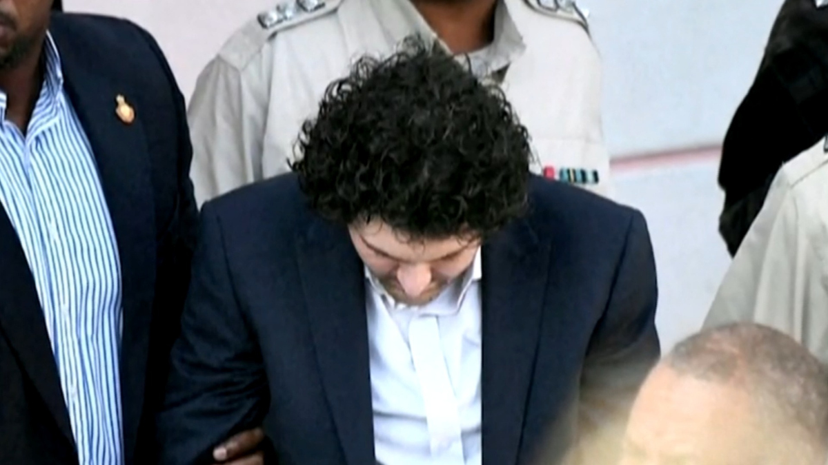 Watch CBS Evening News: FTX founder to be extradited to New York - Full ...