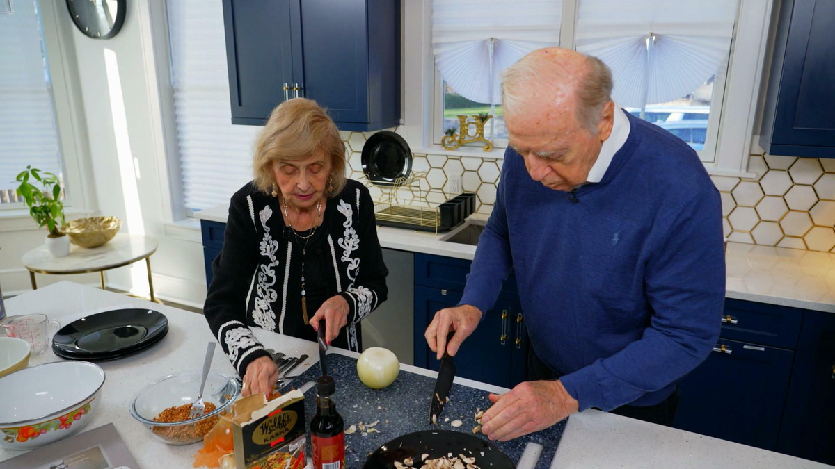 Watch CBS Mornings: Holocaust survivors keep Jewish recipes alive ...