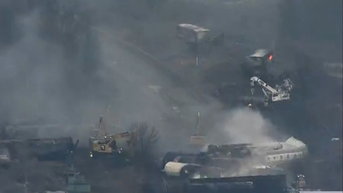 Watch CBS Evening News: Evacuees frustrated after toxic train ...