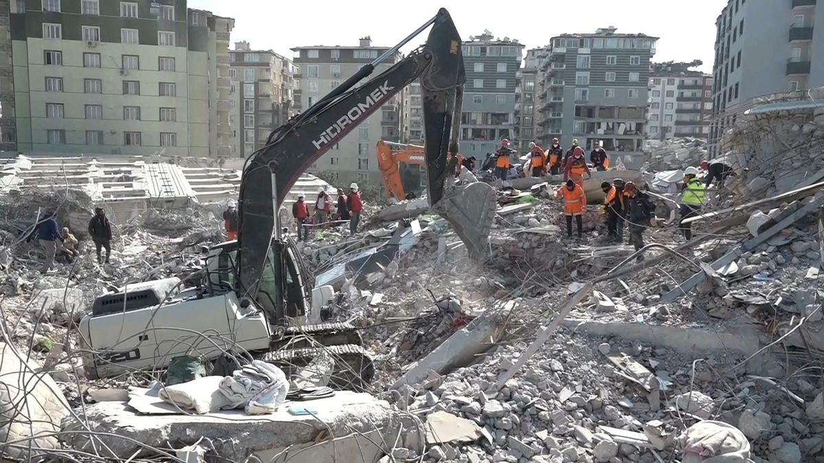 Watch CBS Mornings: Earthquake survivors homeless as toll rises - Full ...