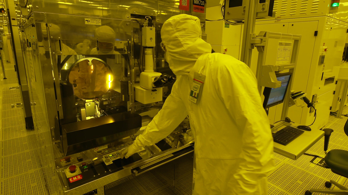 Watch Sunday Morning: The CHIPS Act: Made in America, again - Full show ...