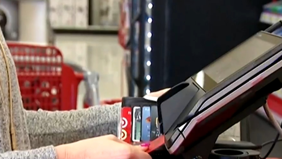 Watch CBS Evening News: Credit card debt among Americans at all-time high - Full show on CBS