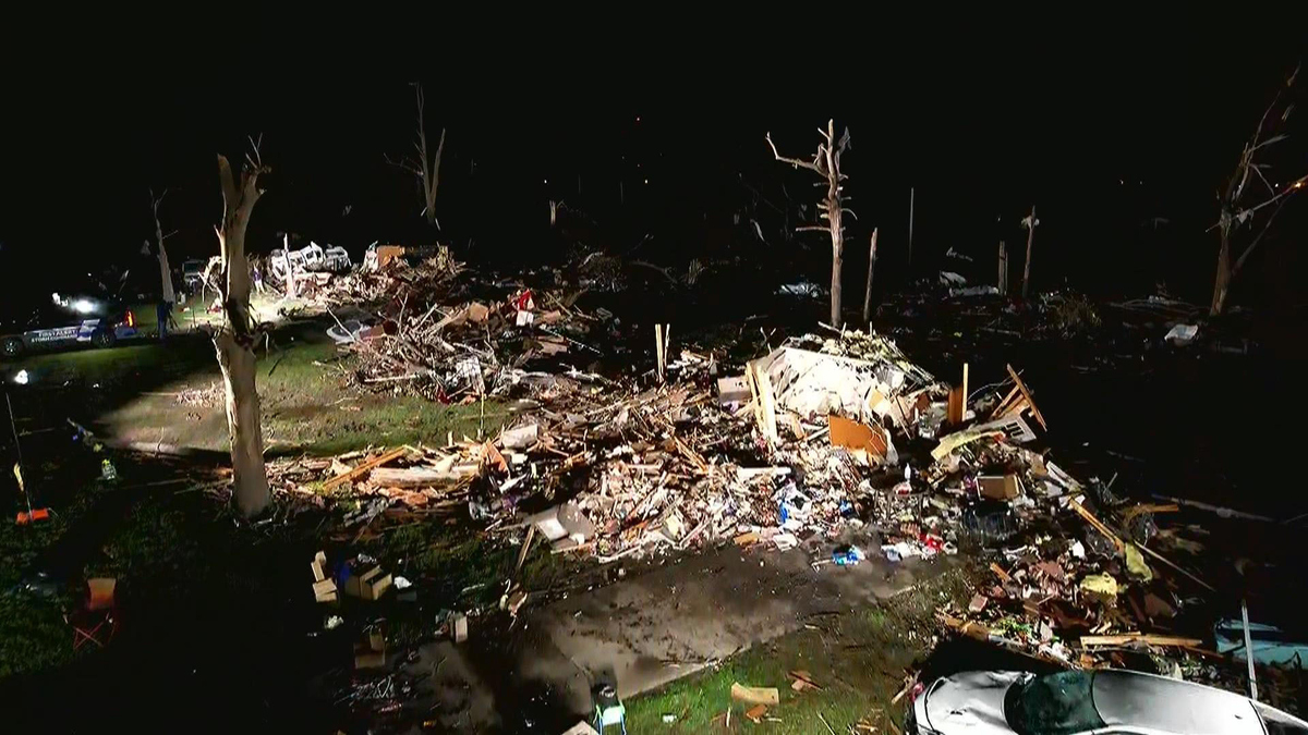 Watch CBS Mornings: Diner workers survive Mississippi tornado - Full ...