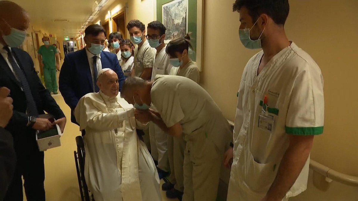 Watch CBS Mornings Pope Francis in hospital - Paramount+