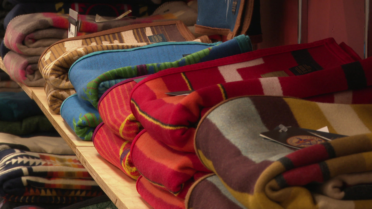 Watch Sunday Morning: Pendleton blankets: A thread to the past - Full ...