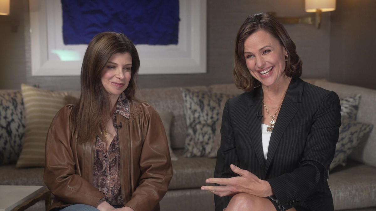 Watch Sunday Morning Laura Dave, Jennifer Garner on "The Last Thing He ...