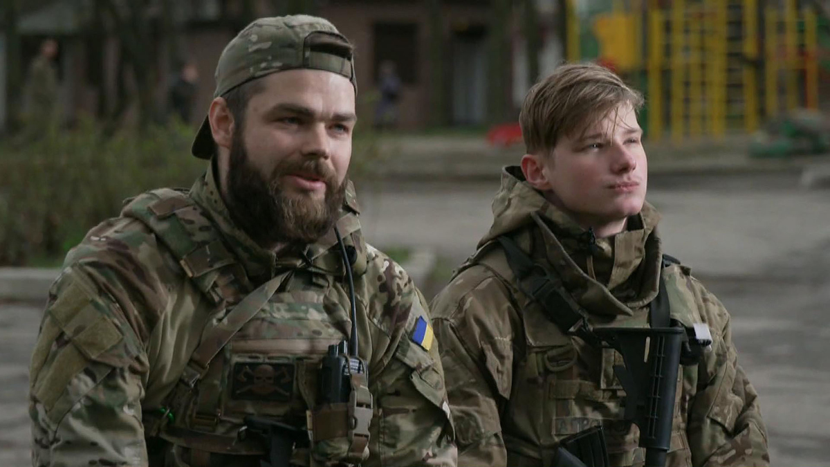 Watch CBS Evening News: Russians defect to Ukraine to fight invasion ...