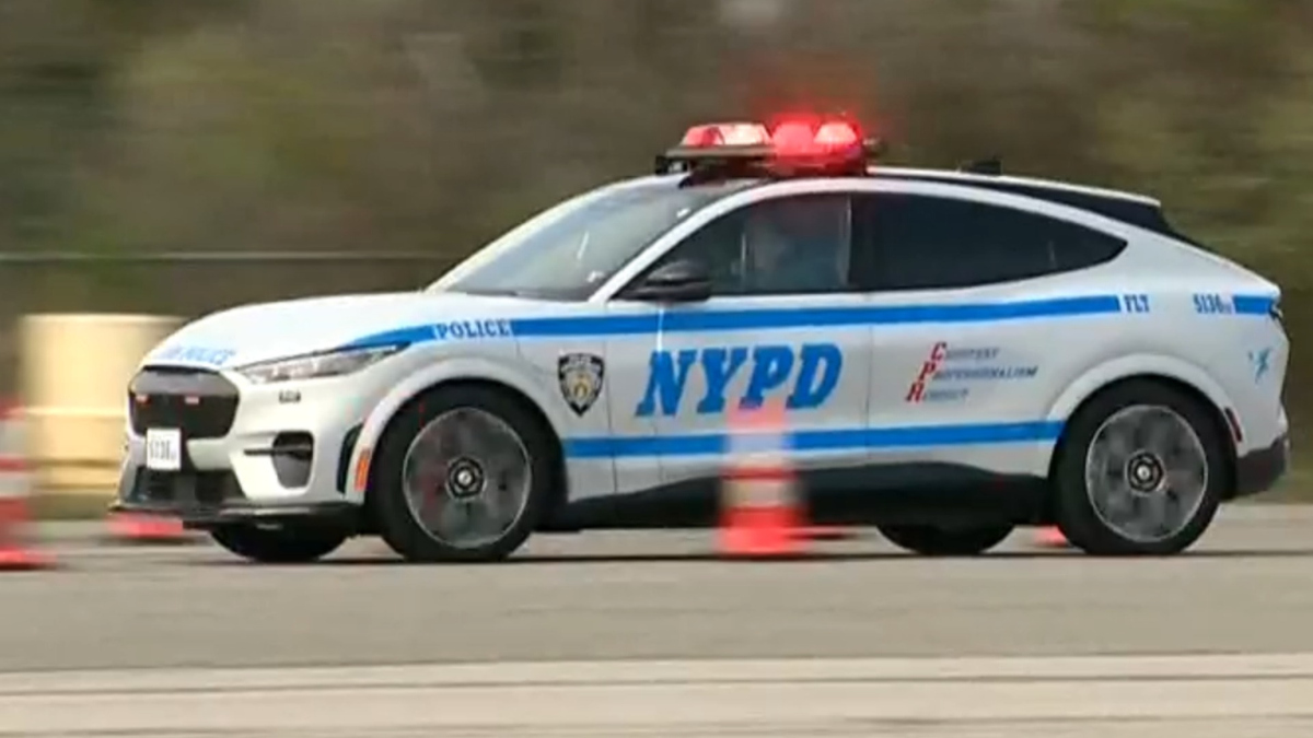 Watch CBS Evening News: NYPD begins shift to electric vehicles - Full ...