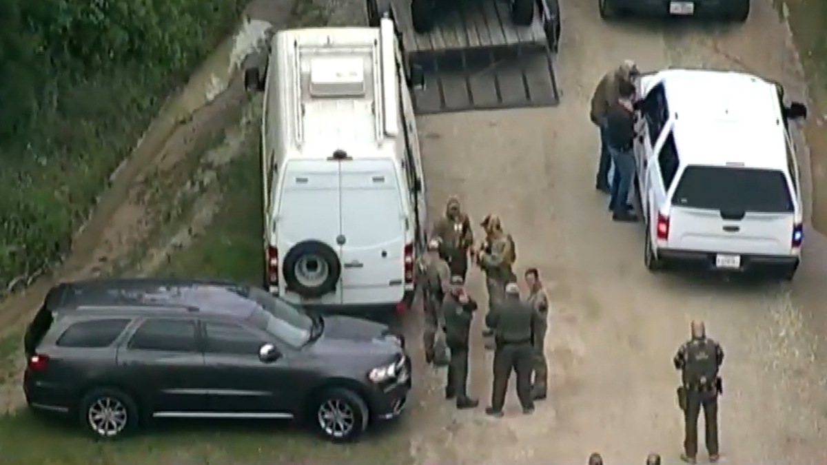 Watch CBS Evening News: Search underway for Texas gunman who killed 5 ...