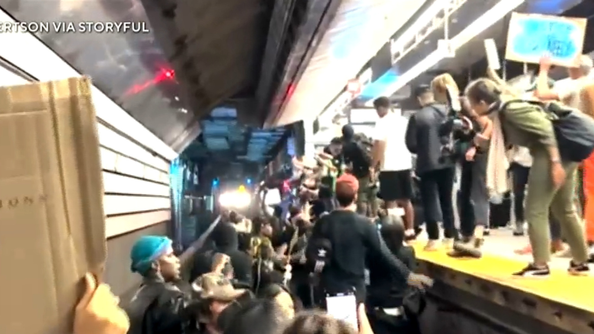 Watch CBS Evening News: Family of man killed on NYC subway demands charges - Full show on CBS