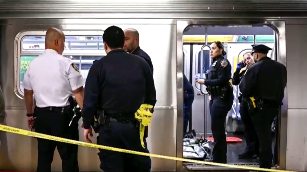 Watch CBS Evening News Man faces manslaughter charge in subway death ...