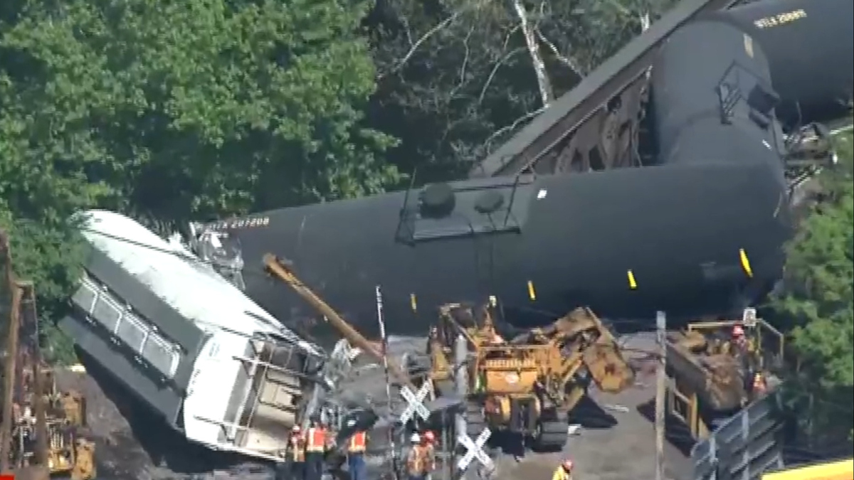 Watch CBS Evening News Norfolk Southern train derails in Pennsylvania ...