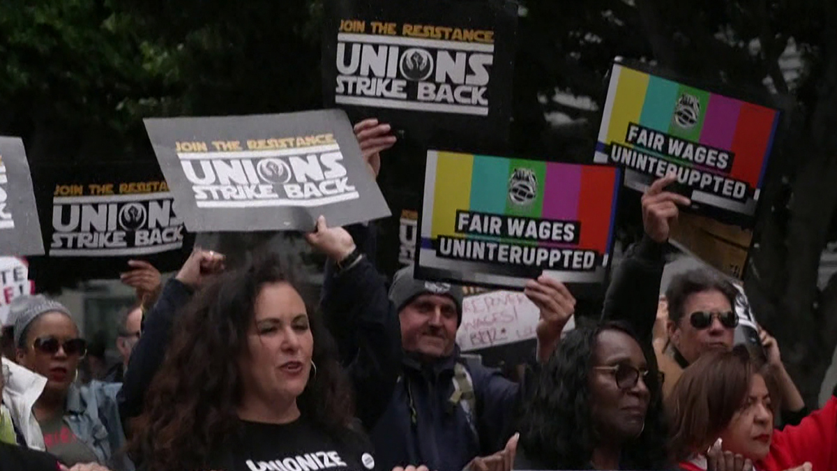 Watch CBS Evening News: Directors Guild reaches deal with studios ...