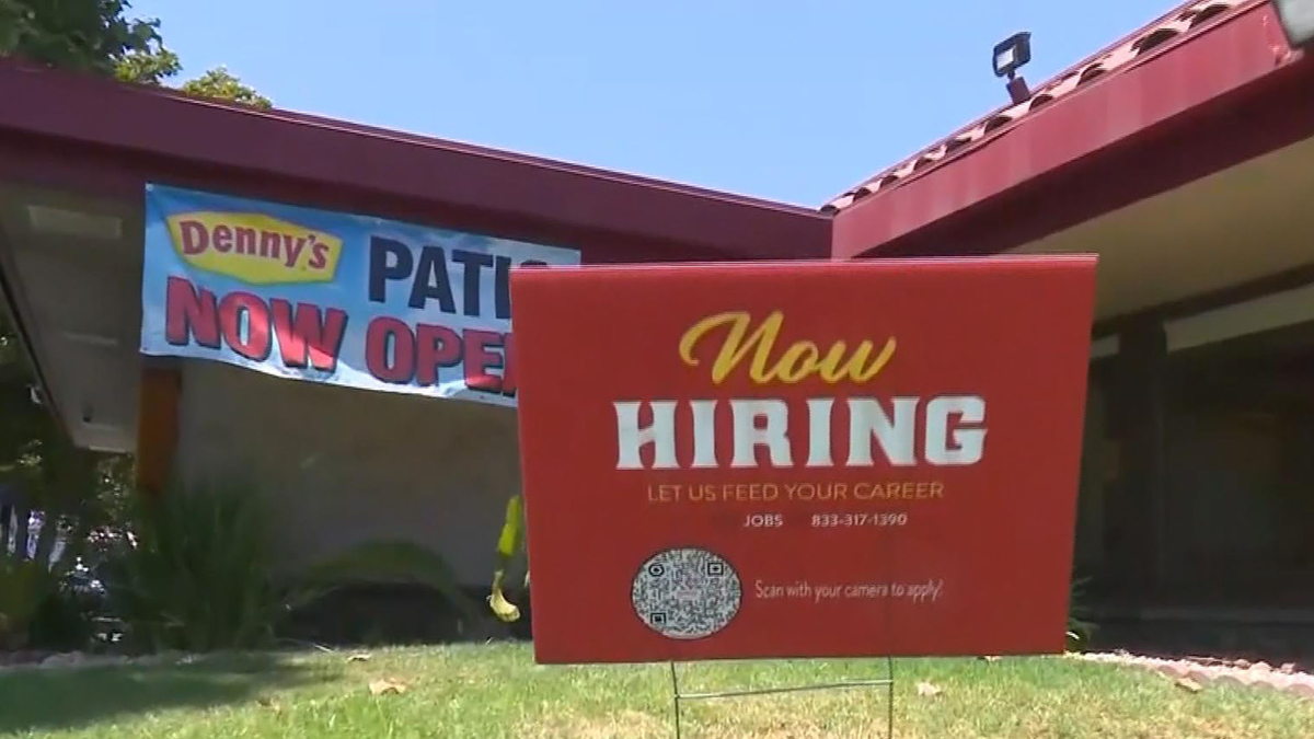 Watch CBS Evening News: Mild recession possible as job numbers stay hot ...