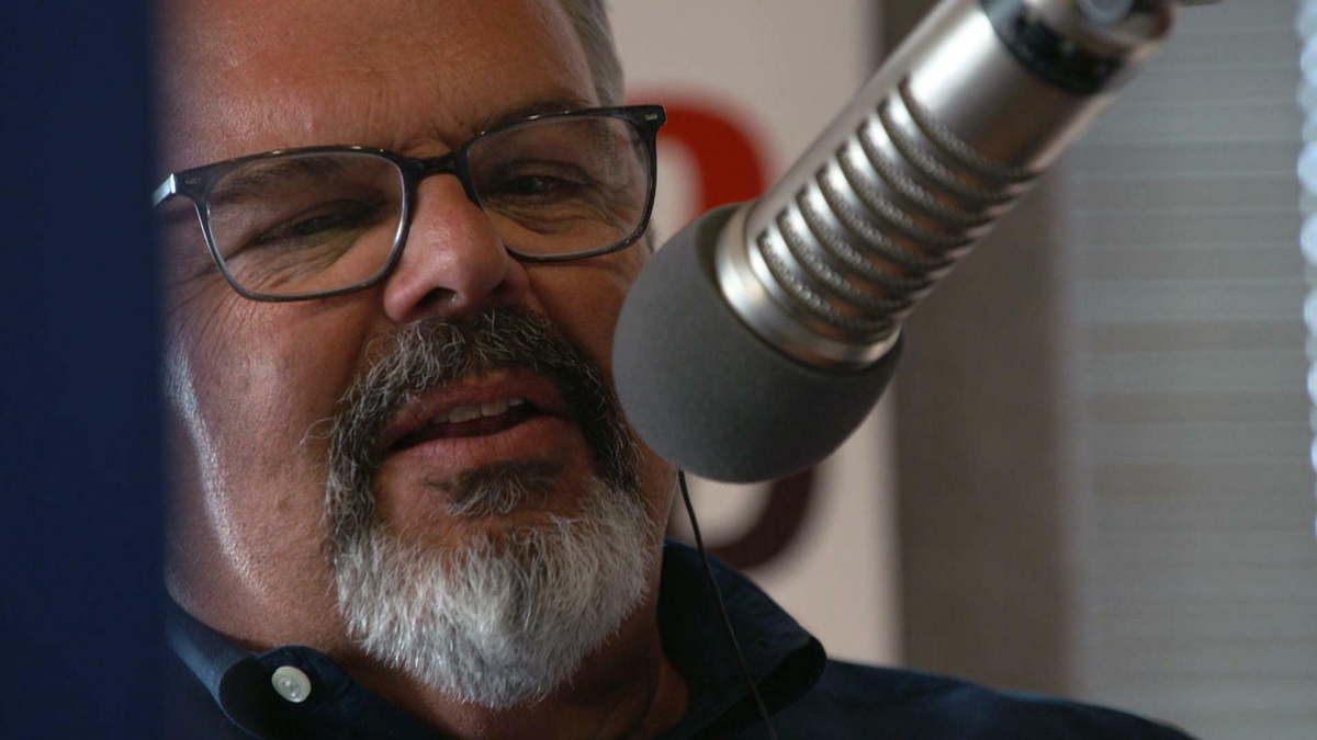 Watch CBS Saturday Morning: AM radio facing removal from EVs - Full ...