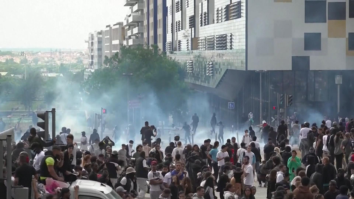 Watch CBS Mornings Season Episode : Third night of violence continues ...