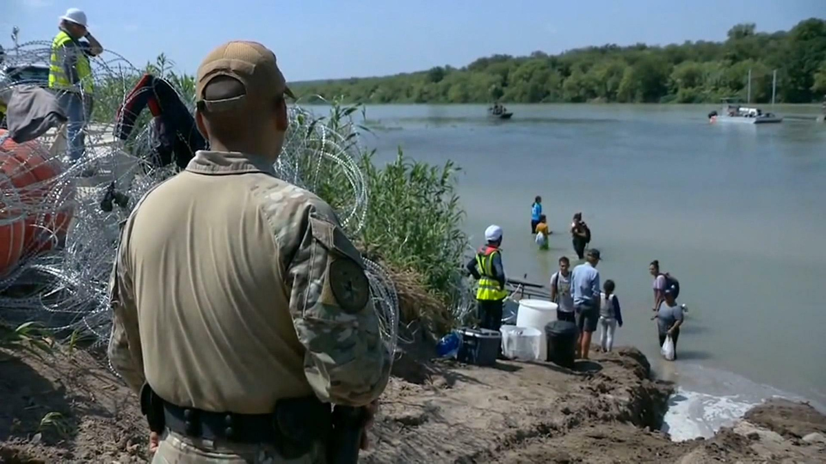 Watch CBS Evening News: Justice Dept. could sue Texas for floating ...