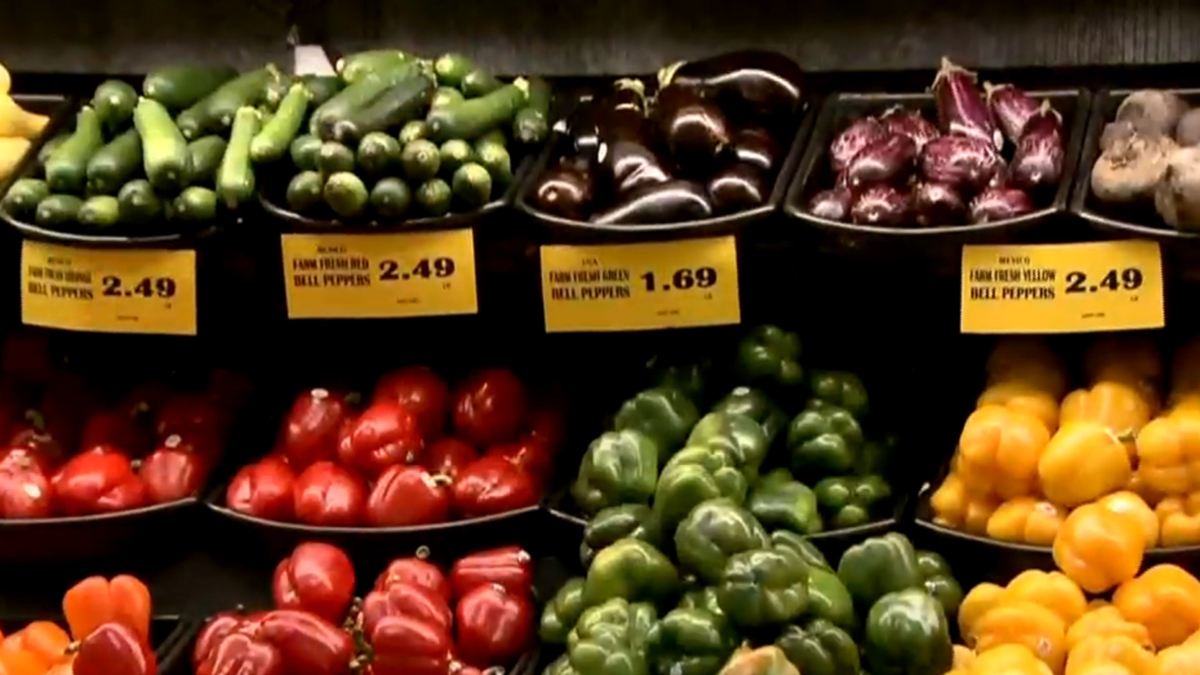 Watch CBS Evening News: Fed raises benchmark interest rate to 22-year ...