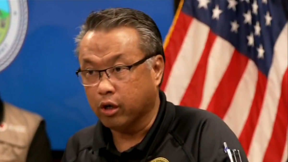 Watch CBS Evening News: Questions swirl as Maui emergency chief quits - Full show on CBS