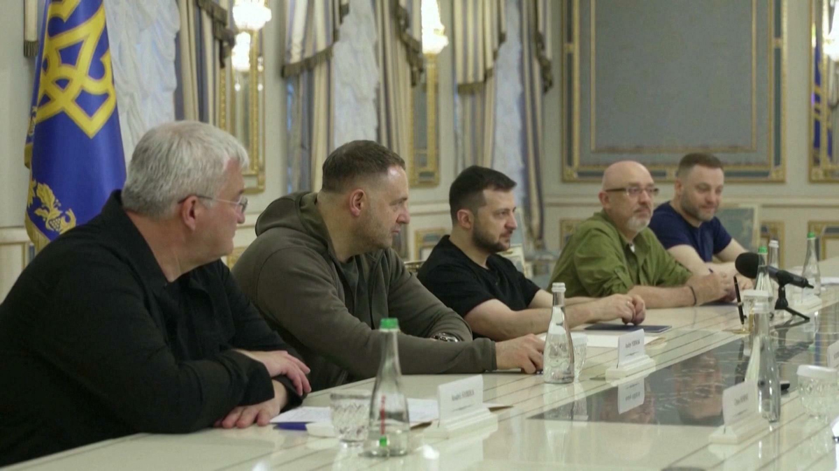 Watch CBS Mornings: Ukraine replaces defense minister - Full show on ...