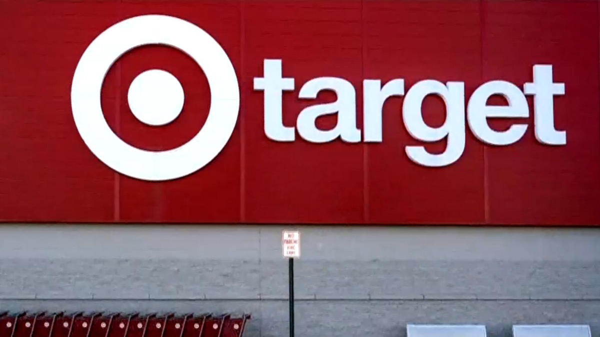 Watch CBS Evening News: Target closing 9 stores in major cities - Full ...
