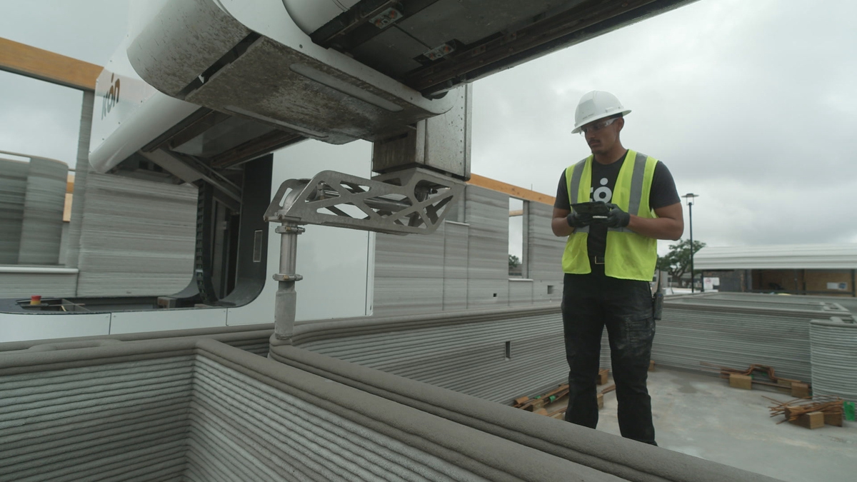 Watch 60 Minutes: 3D printing homes on Earth, someday the moon - Full ...