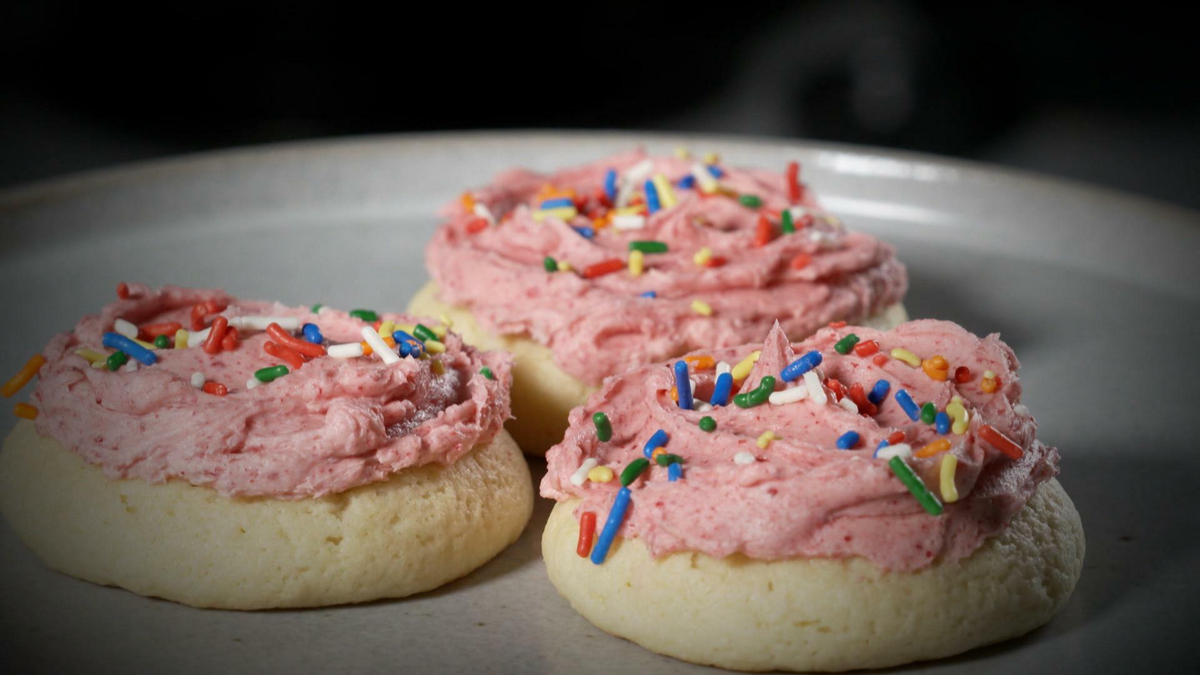 Watch CBS Mornings: Recipe for a childhood favorite, sugar cookies ...