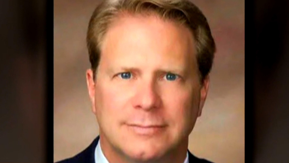 Watch CBS Evening News: Search on for suspect in killing of Maryland ...