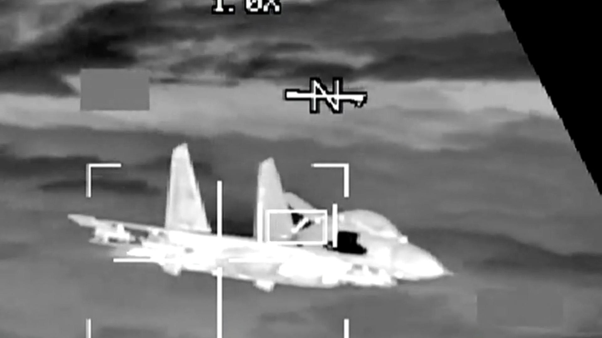 Watch CBS Evening News: Chinese jet confronts U.S. B-52 over South ...