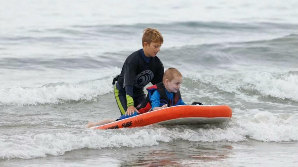 Watch CBS Saturday Morning: Young surfer teaches others in California ...