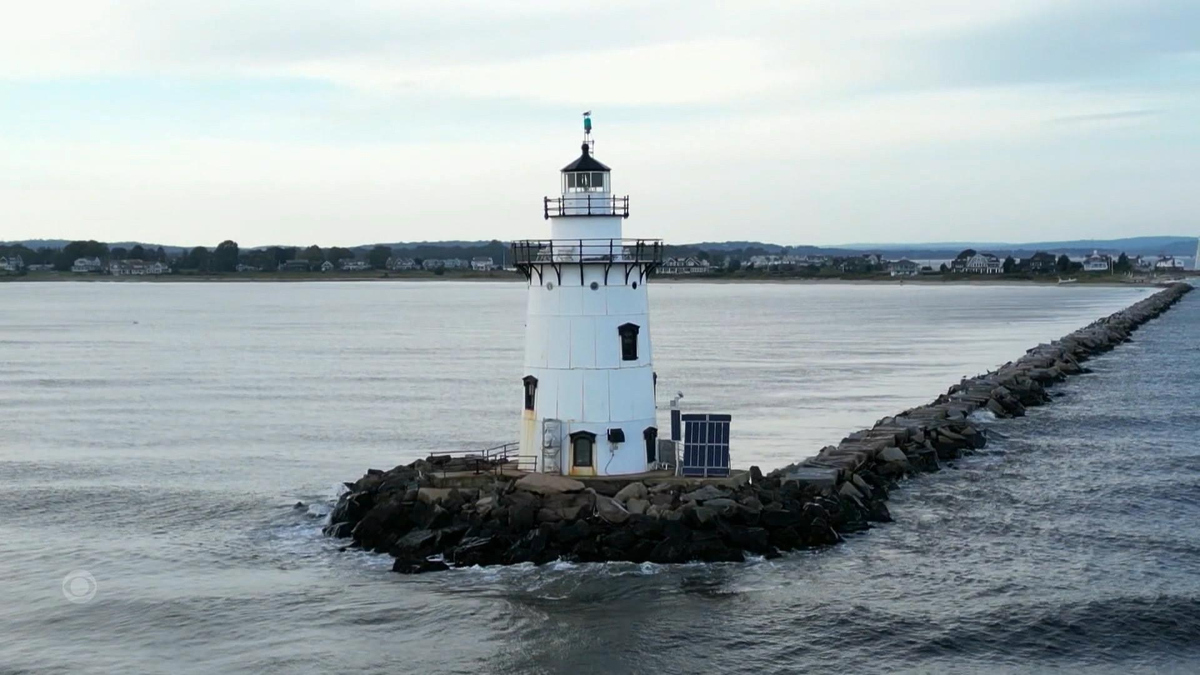 Watch CBS Evening News: Preservationists work to restore lighthouses ...