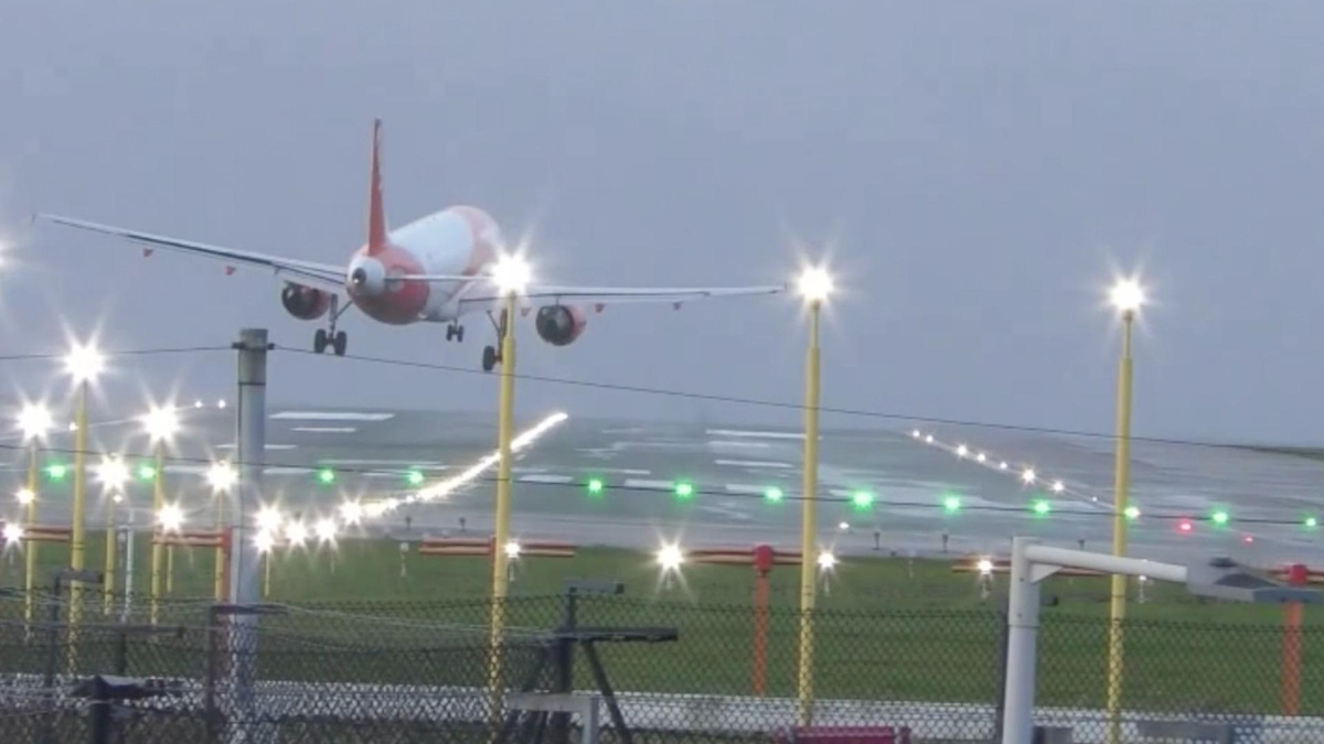 Watch CBS News: Planes abort landings at UK airport - Full show on ...