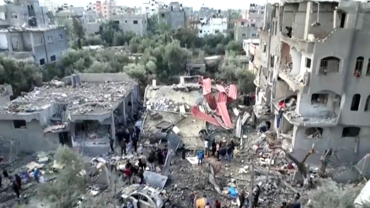 Watch CBS Mornings: Conditions worsen for civilizians in Gaza - Full ...