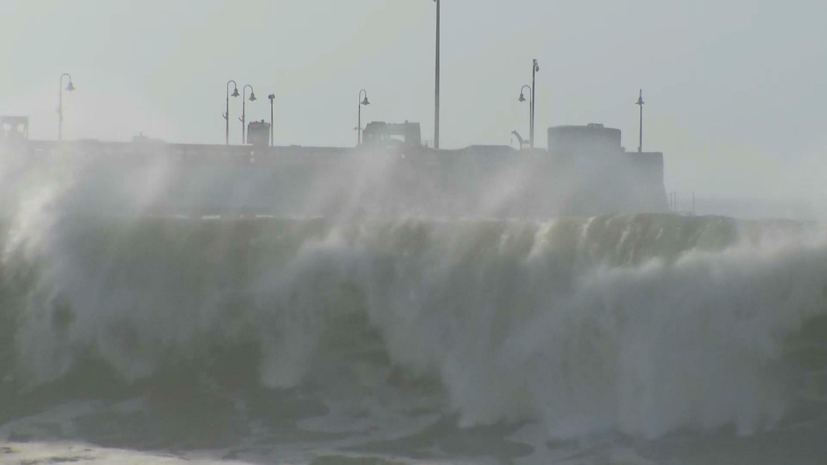 Watch CBS Mornings Season Episode : Dangerous waves, some as big as 40 ...