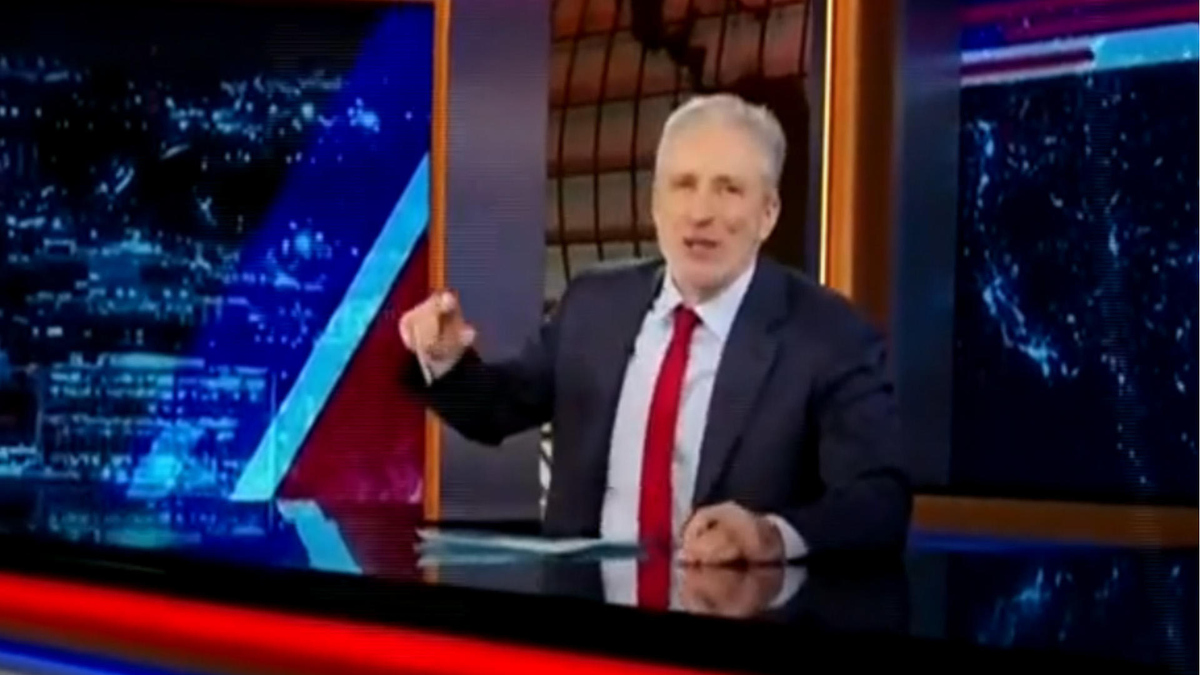 Watch CBS Evening News: Jon Stewart returns to "The Daily Show" - Full ...