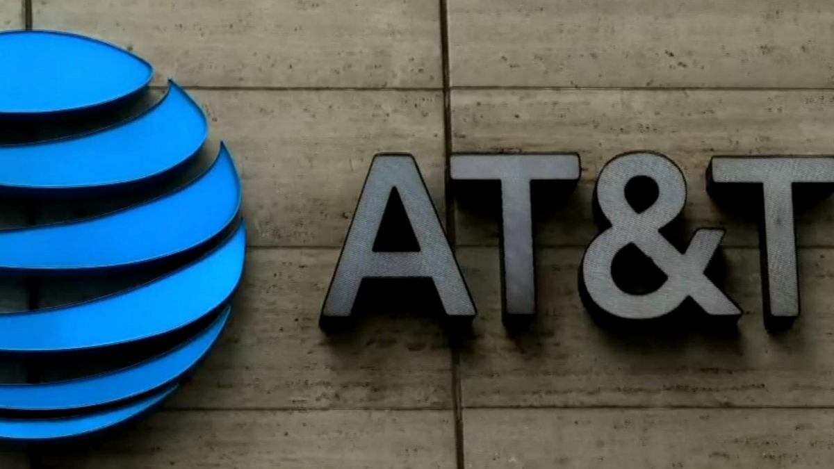 Watch CBS Evening News: Nationwide outage impacts AT&T customers - Full ...