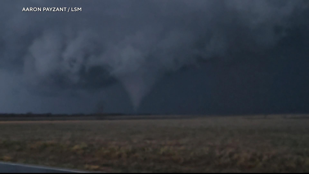 Watch CBS Evening News: Powerful storms cause damage in Midwest - Full ...