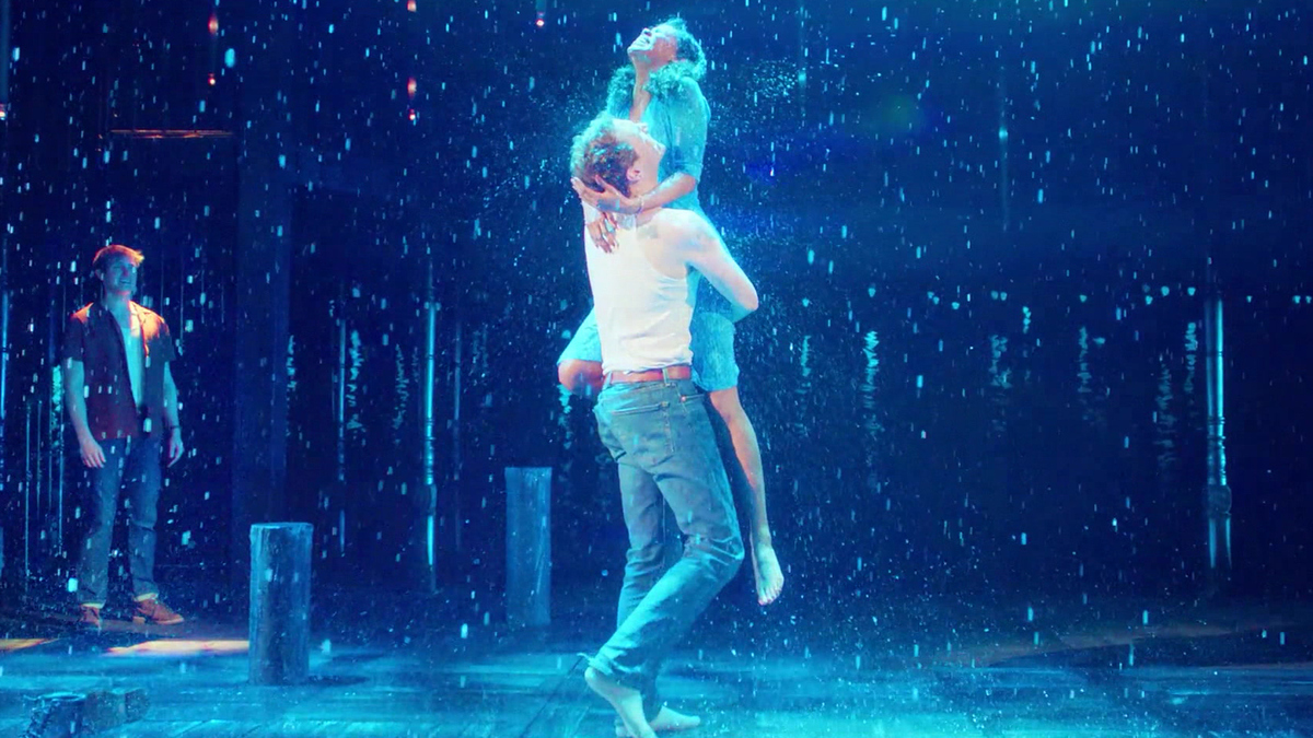 Watch Sunday Morning: "The Notebook" brings its romance to Broadway ...