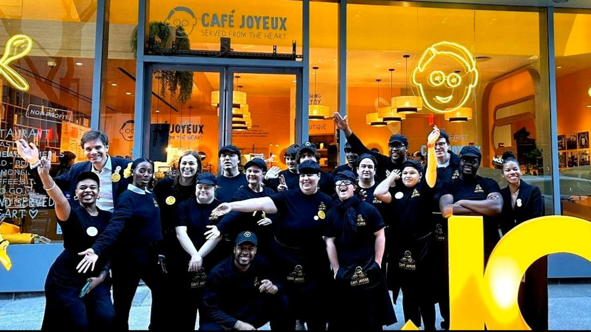 Watch CBS Evening News: New York cafe hires and trains people with ...