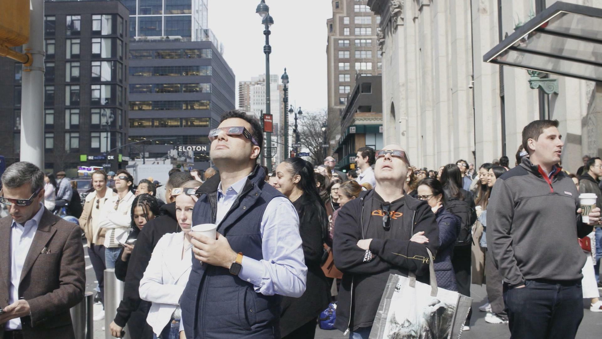 Watch CBS Evening News: Bill Nye discusses total solar eclipse - Full ...