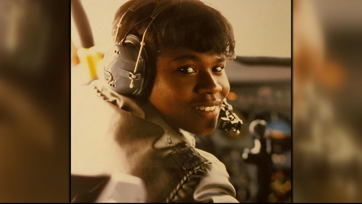 Watch CBS Evening News: Air Force's first Black female pilot retires ...