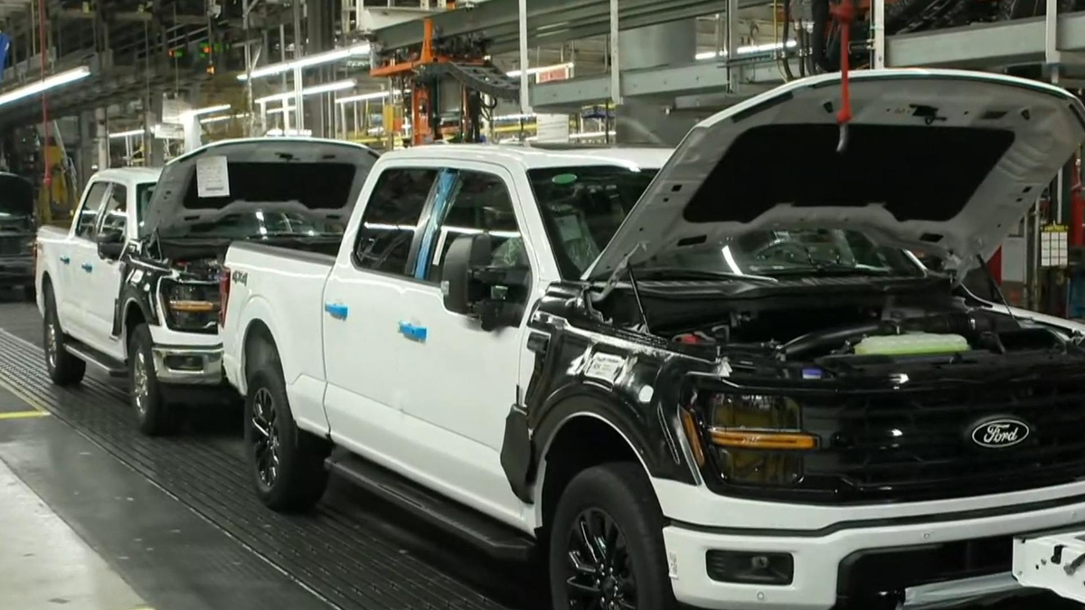 Watch CBS Evening News Hybrid car sales up as buyers pump brakes on EVs ...