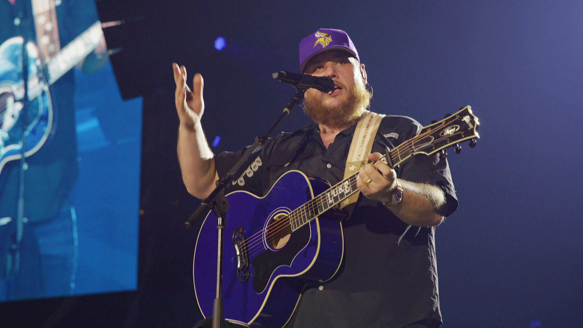 Watch Sunday Morning: Luke Combs on his new album "Fathers & Sons ...