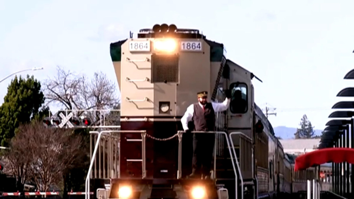 Watch CBS Evening News: Iconic Napa Valley wine train gets green ...
