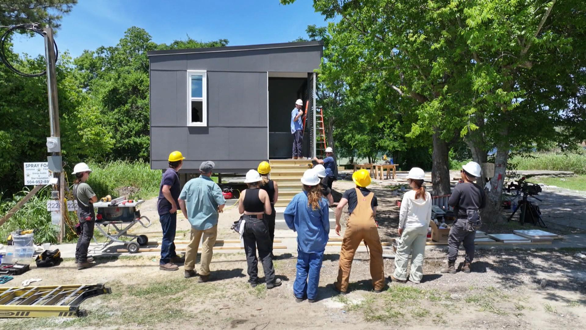 Watch CBS Mornings: Students build tiny home for man in need - Full ...