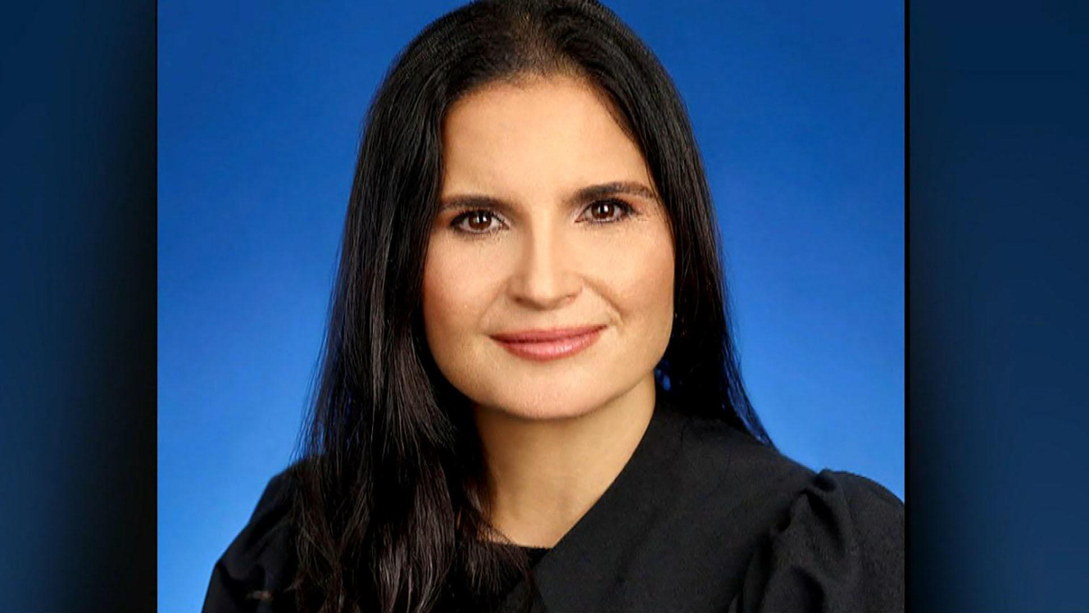 Watch CBS Mornings: Judge dismisses Trump documents case - Full show on CBS