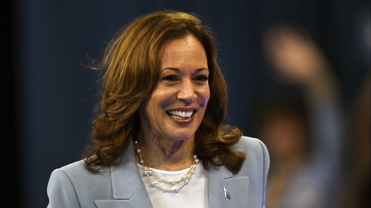 Watch CBS Evening News: Deadline nears for Harris to make VP pick ...